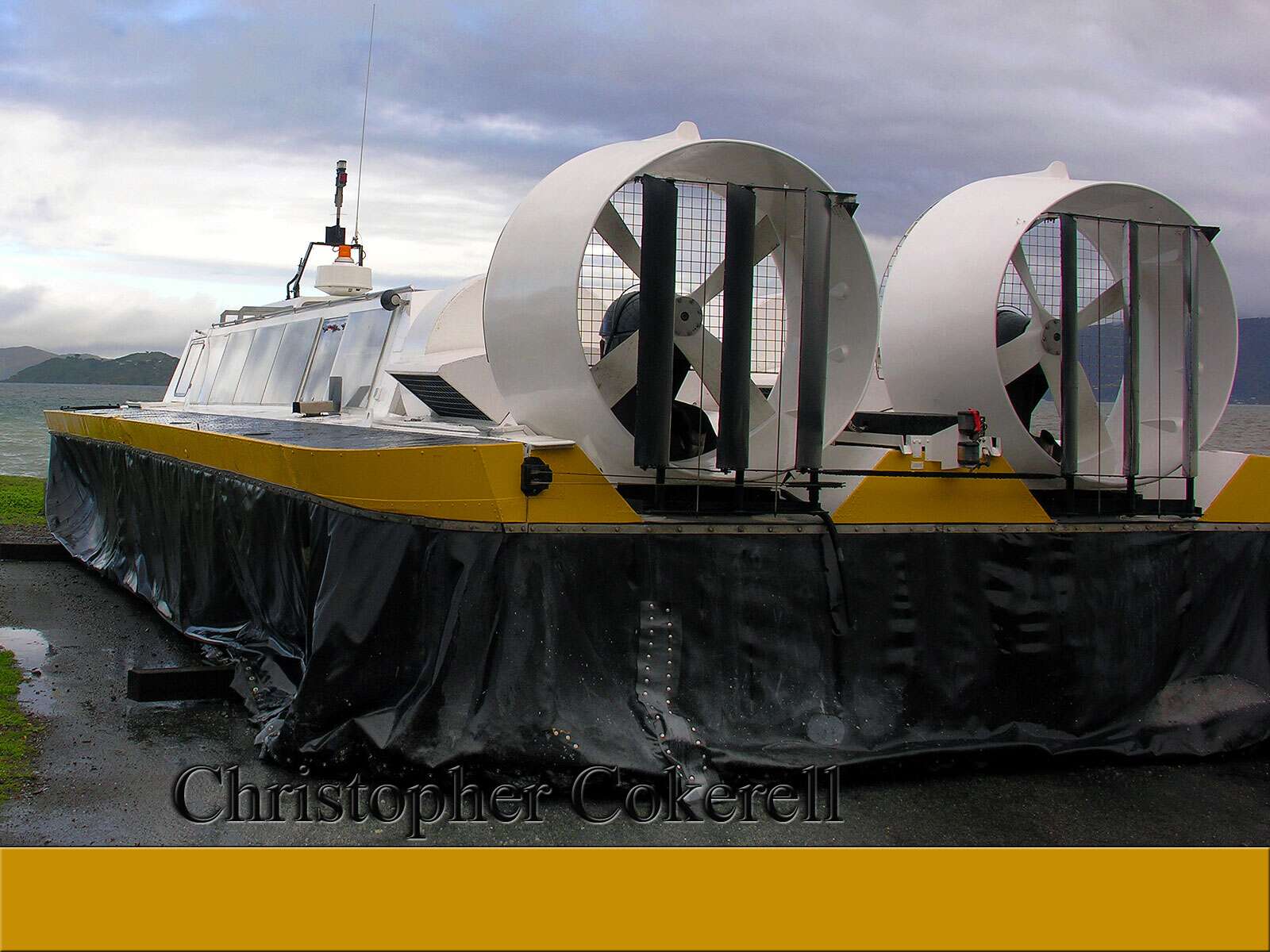 Christopher Cockerell, inventeur de l'aéroglisseur (hovercraft) - Fond ...