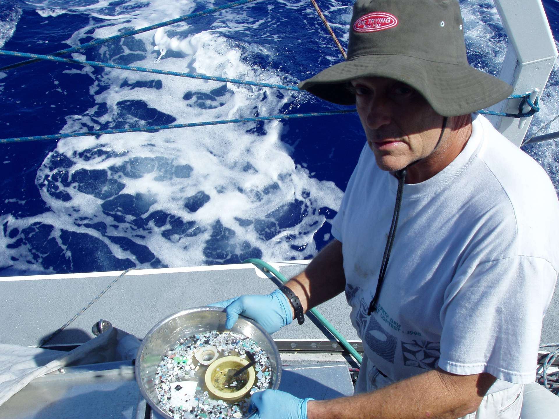 Iles de plastique dans les océans : l'expert Charles Moore fait le point