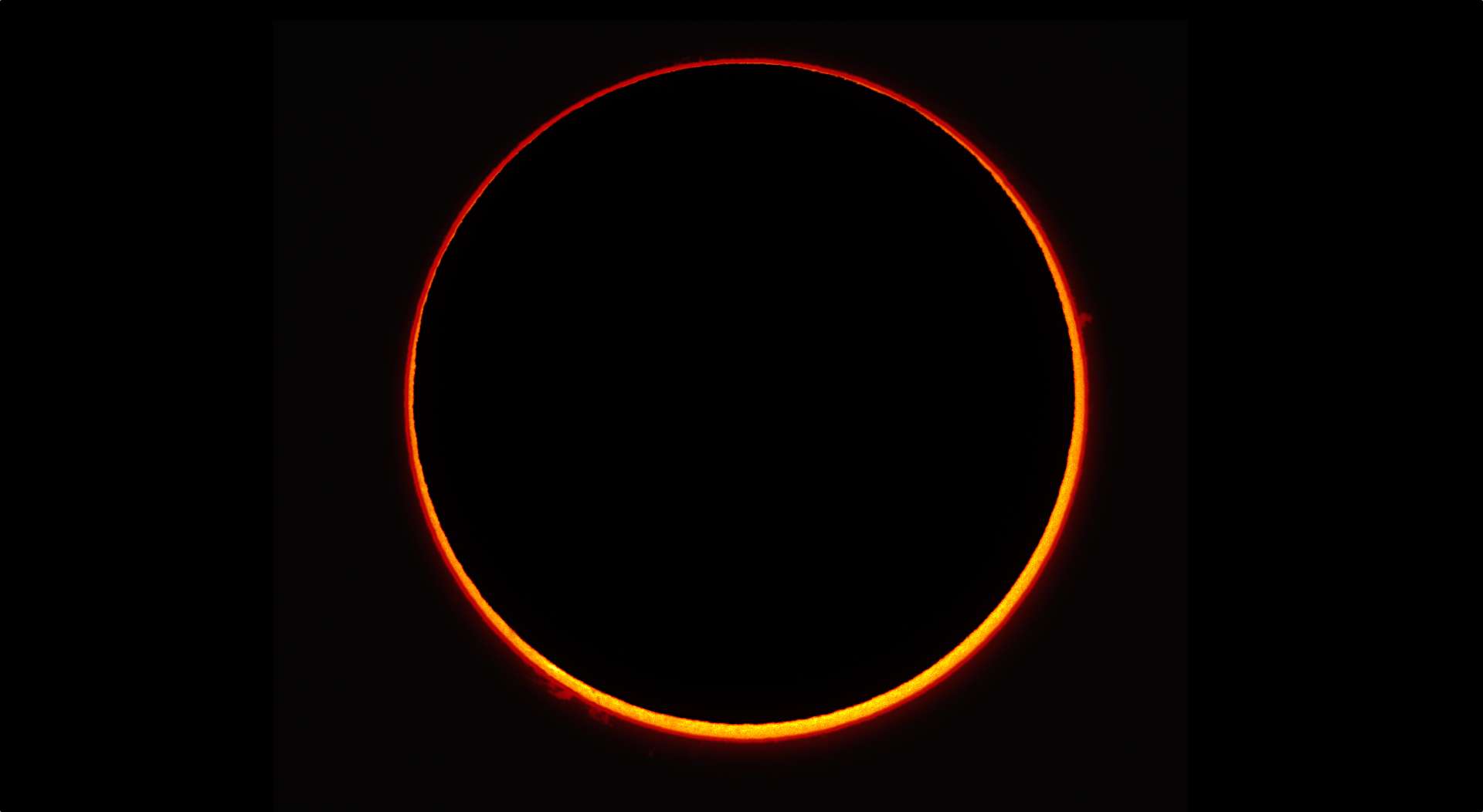 Les 6 plus belles photos de l'éclipse annulaire du Soleil