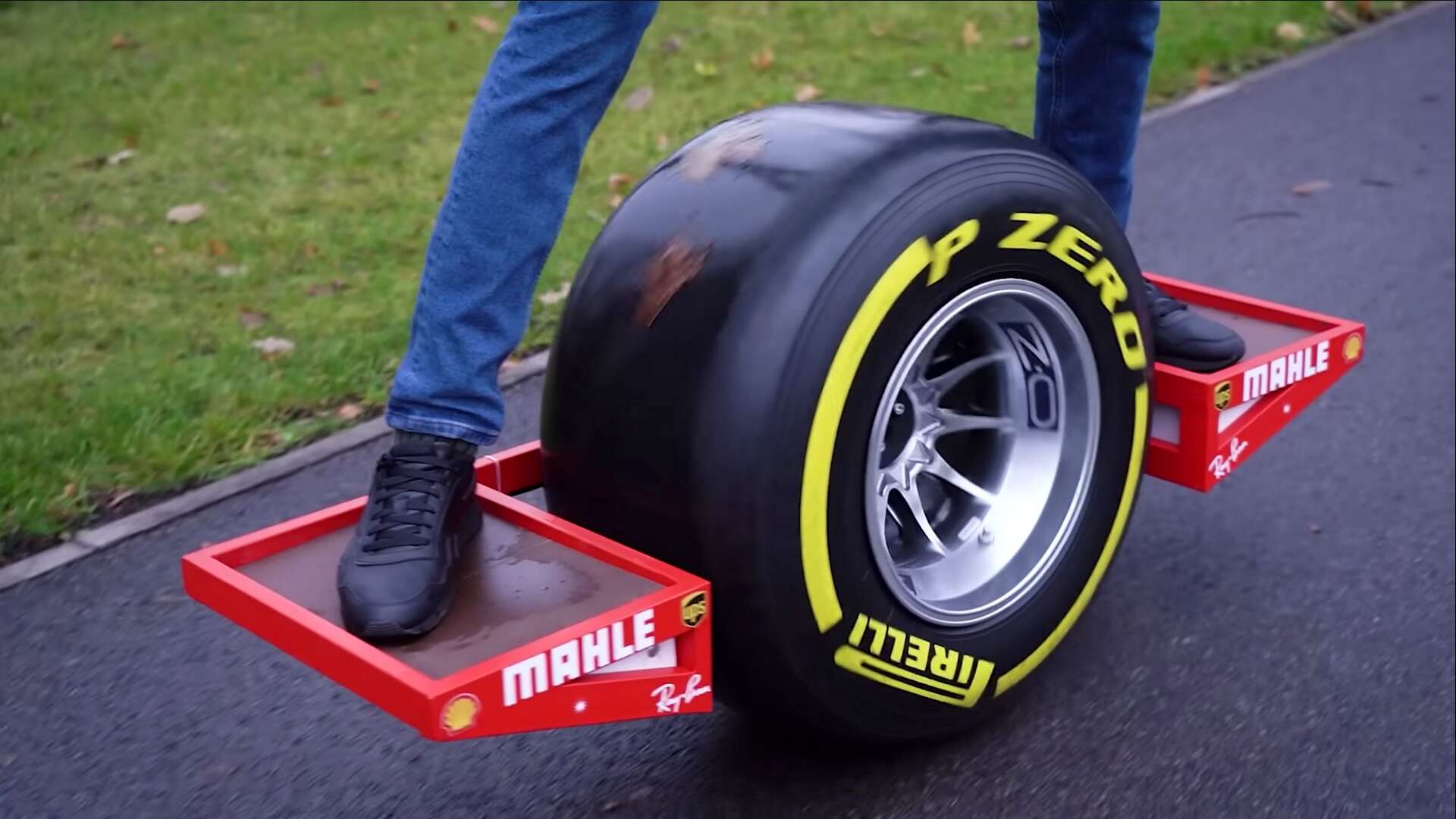 Cette monoroue électrique est digne de la Formule Un
