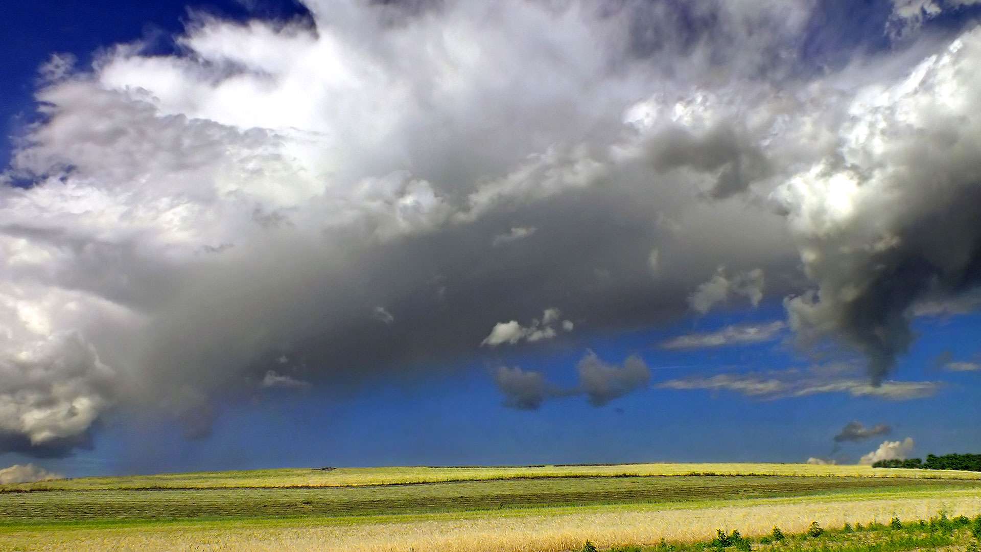 Le cumulus fractus, sous la base d'autres nuages - Photos Futura