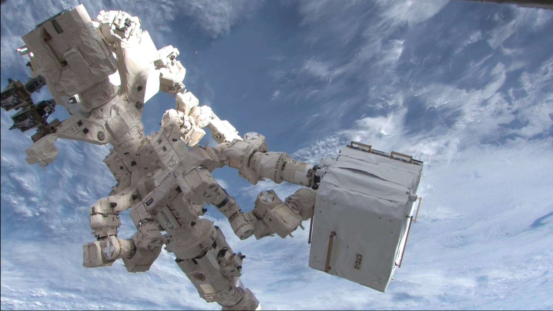 En bref : Dextre, le robot de l'ISS, poursuit son apprentissage