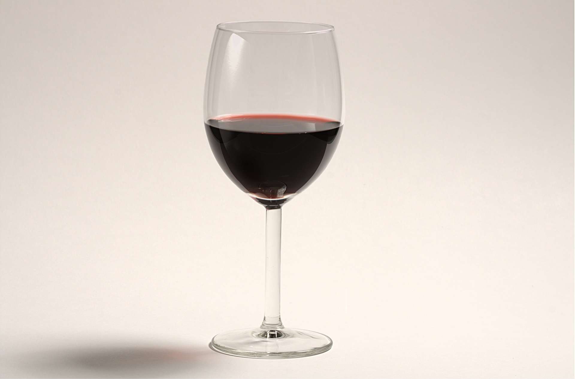 Boire un verre de vin rouge au dîner serait bon pour la santé