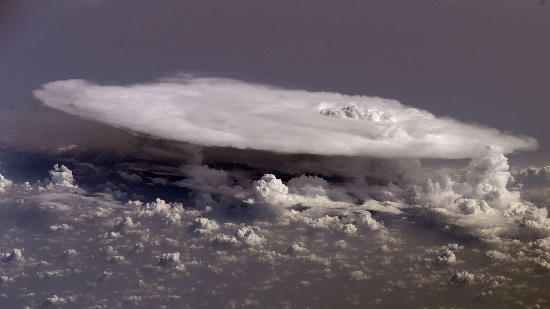 Le cumulonimbus, un nuage orageux - Photos Futura