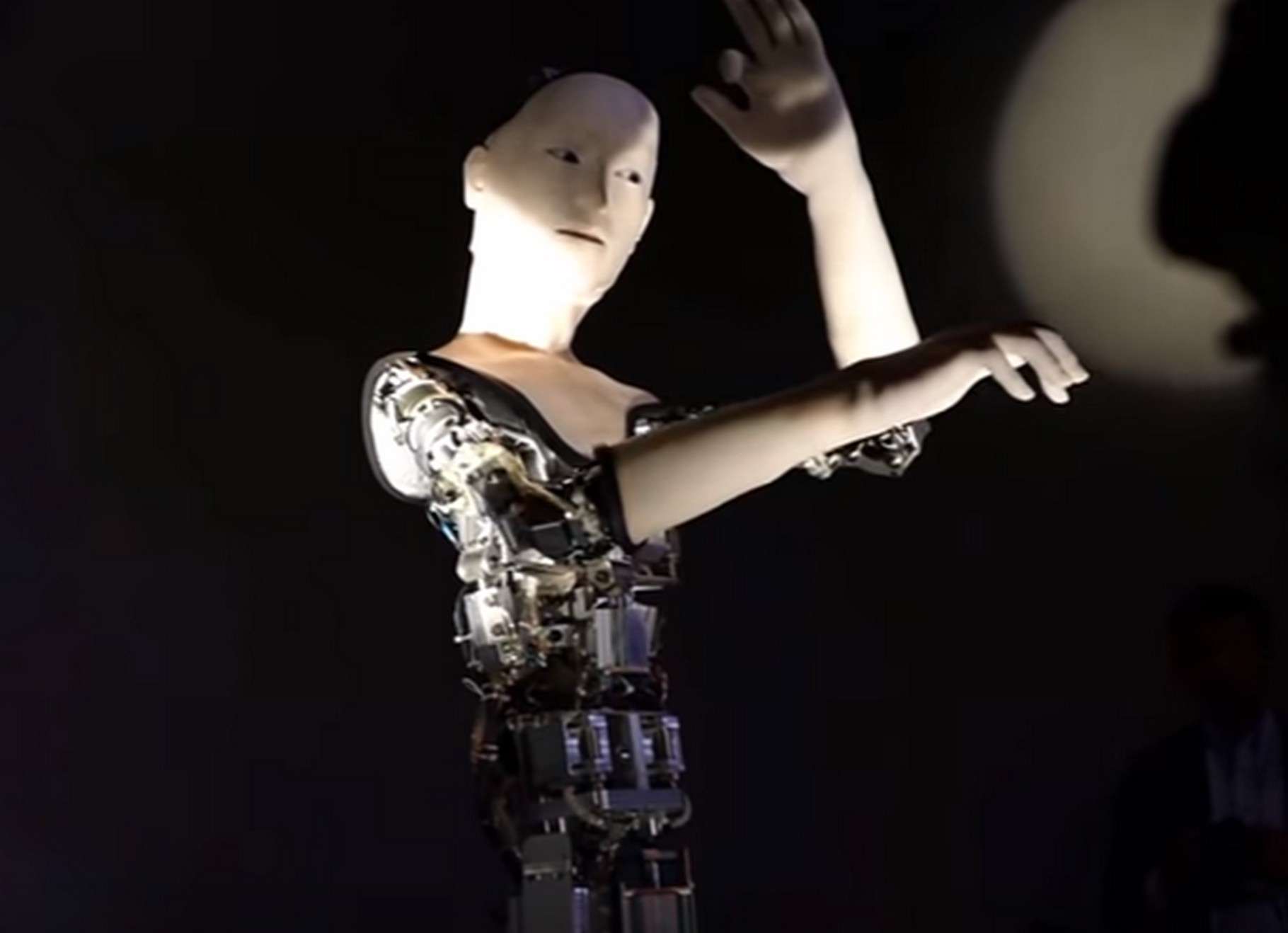 Alter, le robot humanoïde animé par sa seule intelligence artificielle