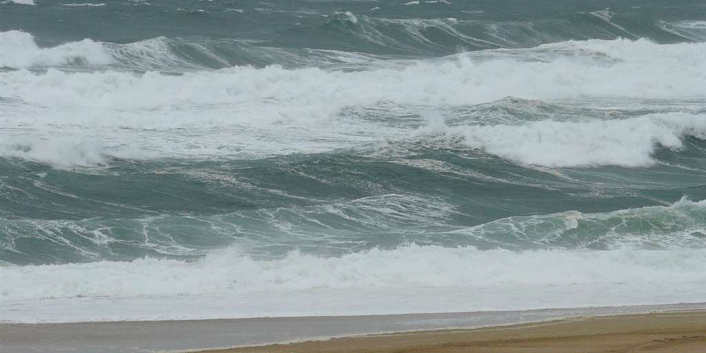 En bref : les vagues de la tempête Quirin battent un record du monde