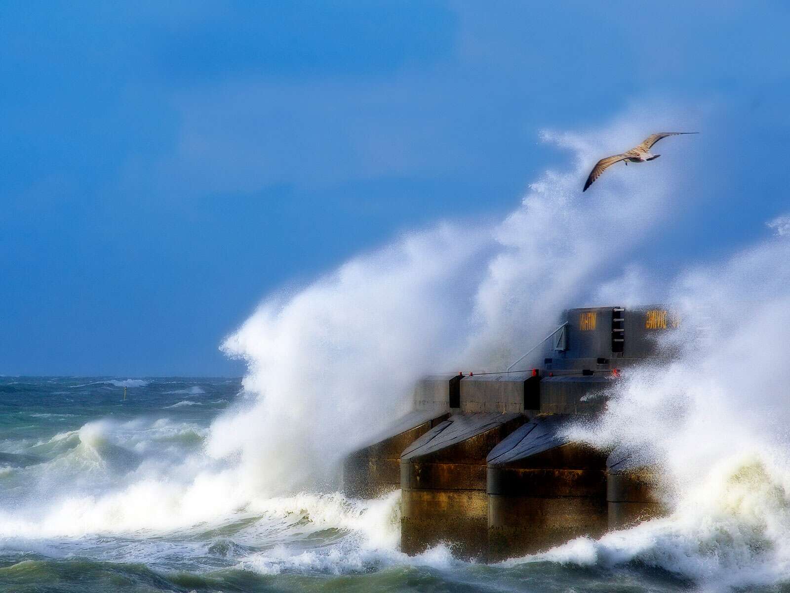 Vague sur la jetée - Fond d'écran et images gratuites