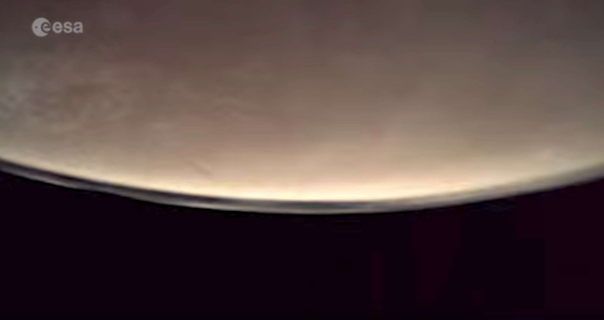 Mars Express survole la Planète rouge en rase-mottes