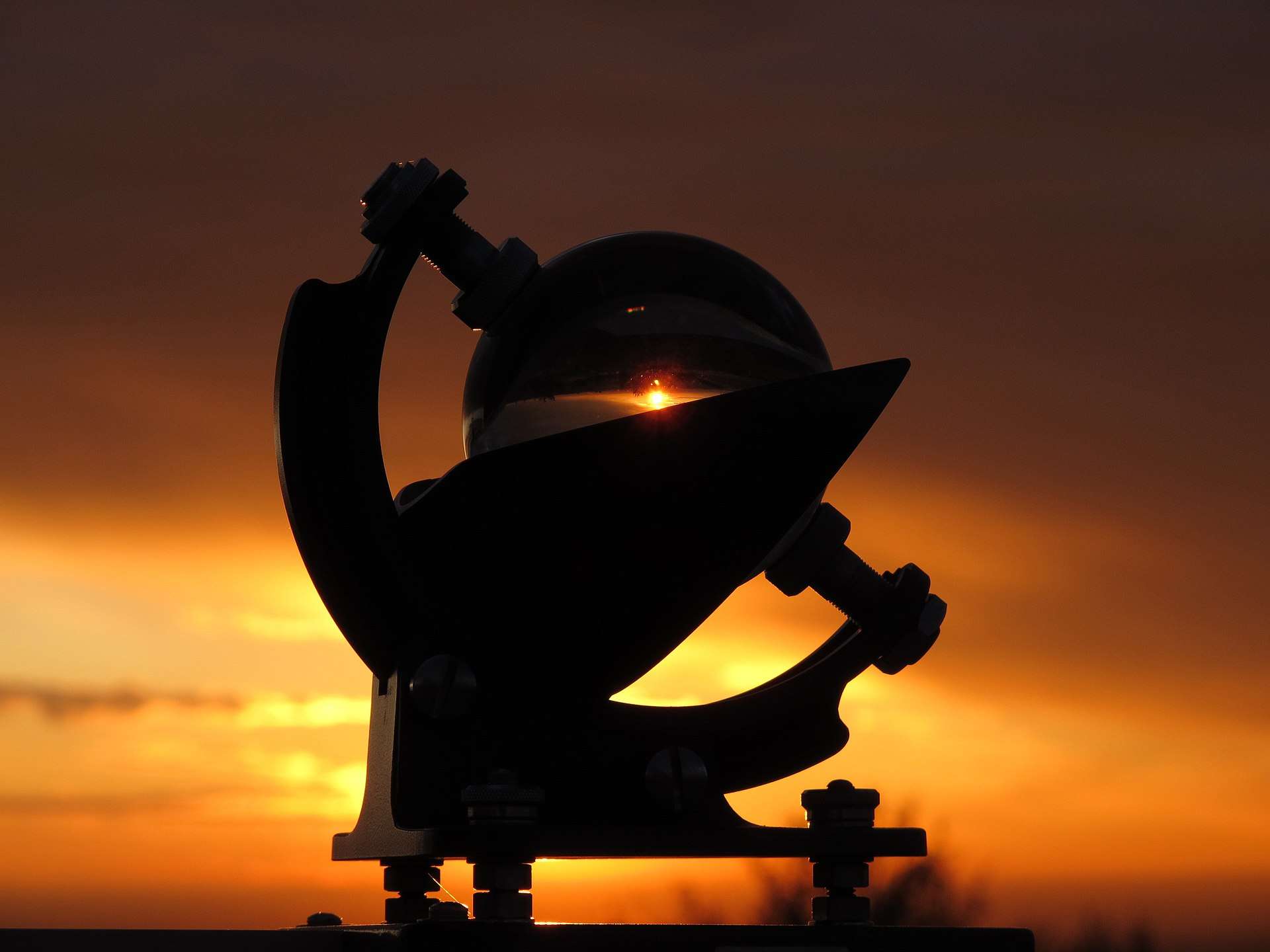 Cabinet de curiosités : l'héliographe, un appareil qui « enregistre » l ...