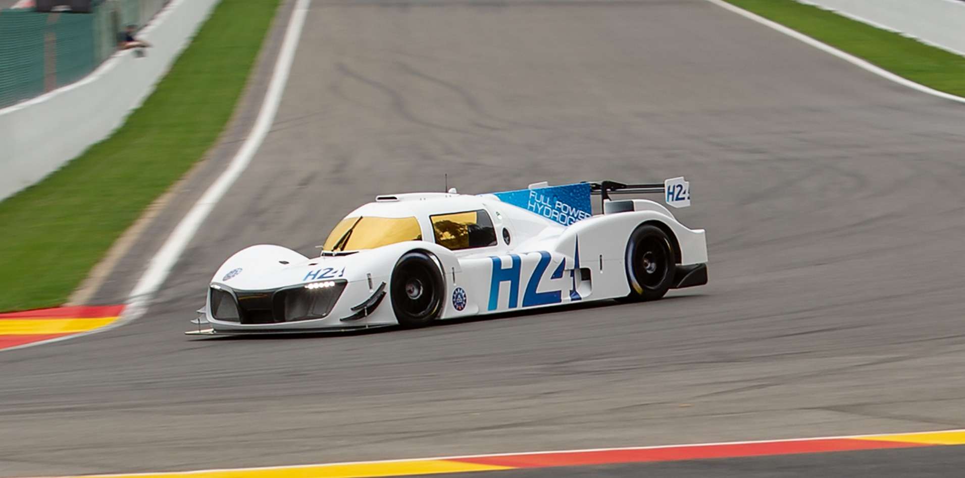 Mission H24 : un prototype à hydrogène roule au Mans avec Bertrand Piccard