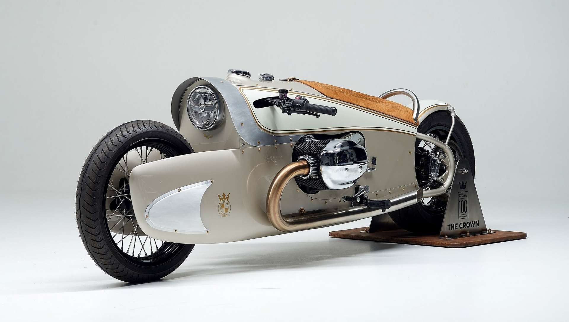 Customized BMW R 18: The Crown - A Powerful and Innovative Motorcycle ...