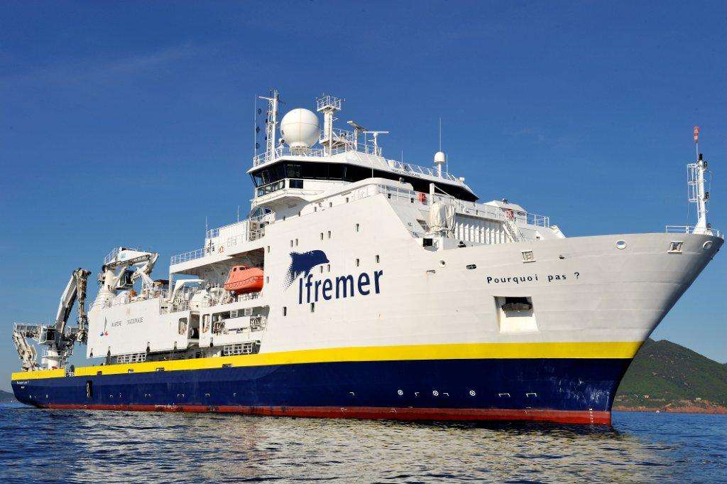 Une « tour Eiffel », en fait un fumeur noir, vue en 3D à 1.700 m de fond