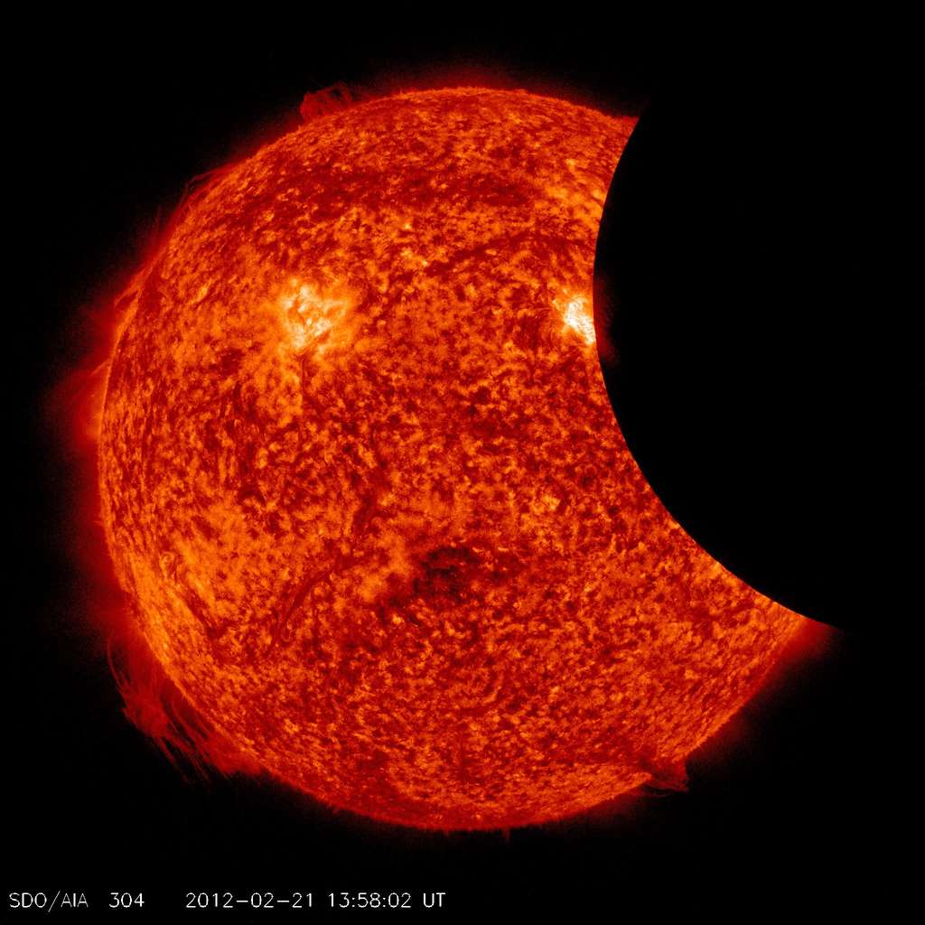 Le satellite SDO observe une éclipse partielle de Soleil