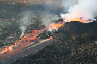 Volcans et éruptions volcaniques : effusives, explosives, pliniennes ...
