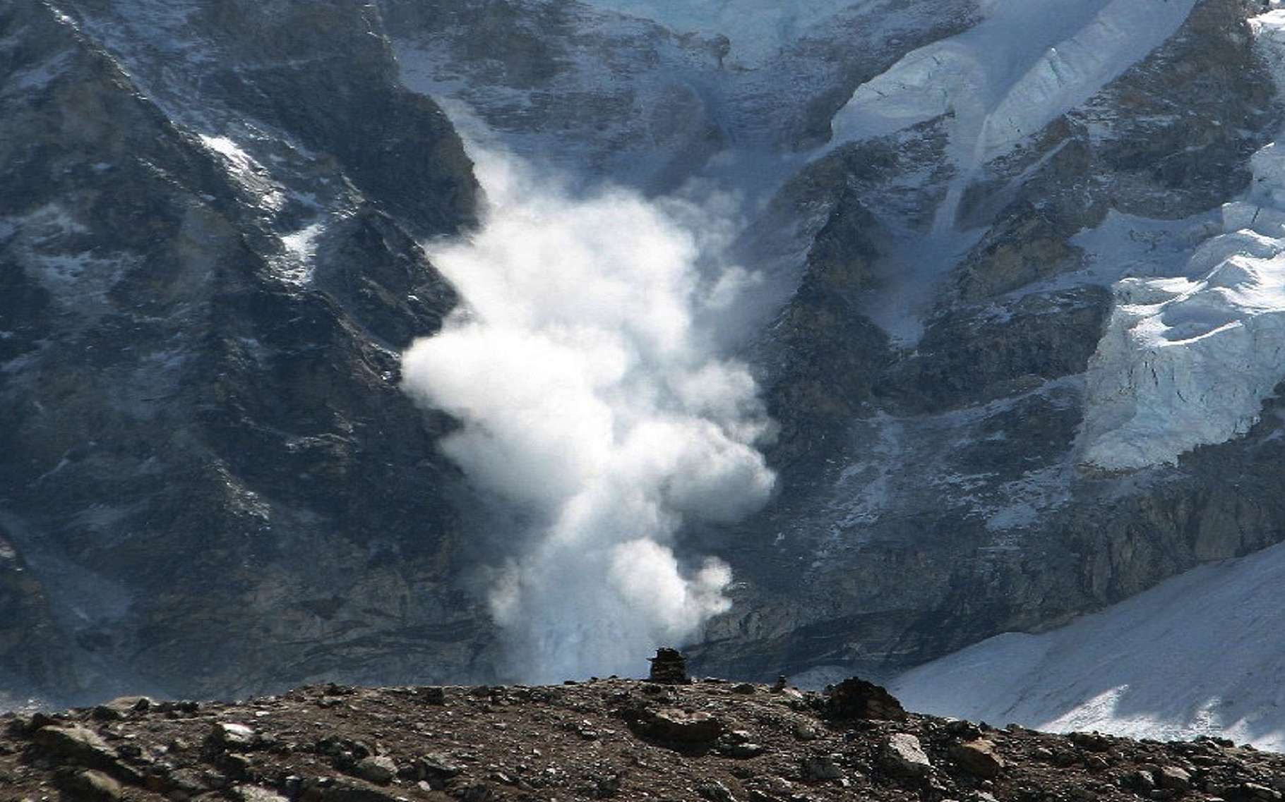 Types d'avalanches : de neige récente, de plaque dure ou de neige ...