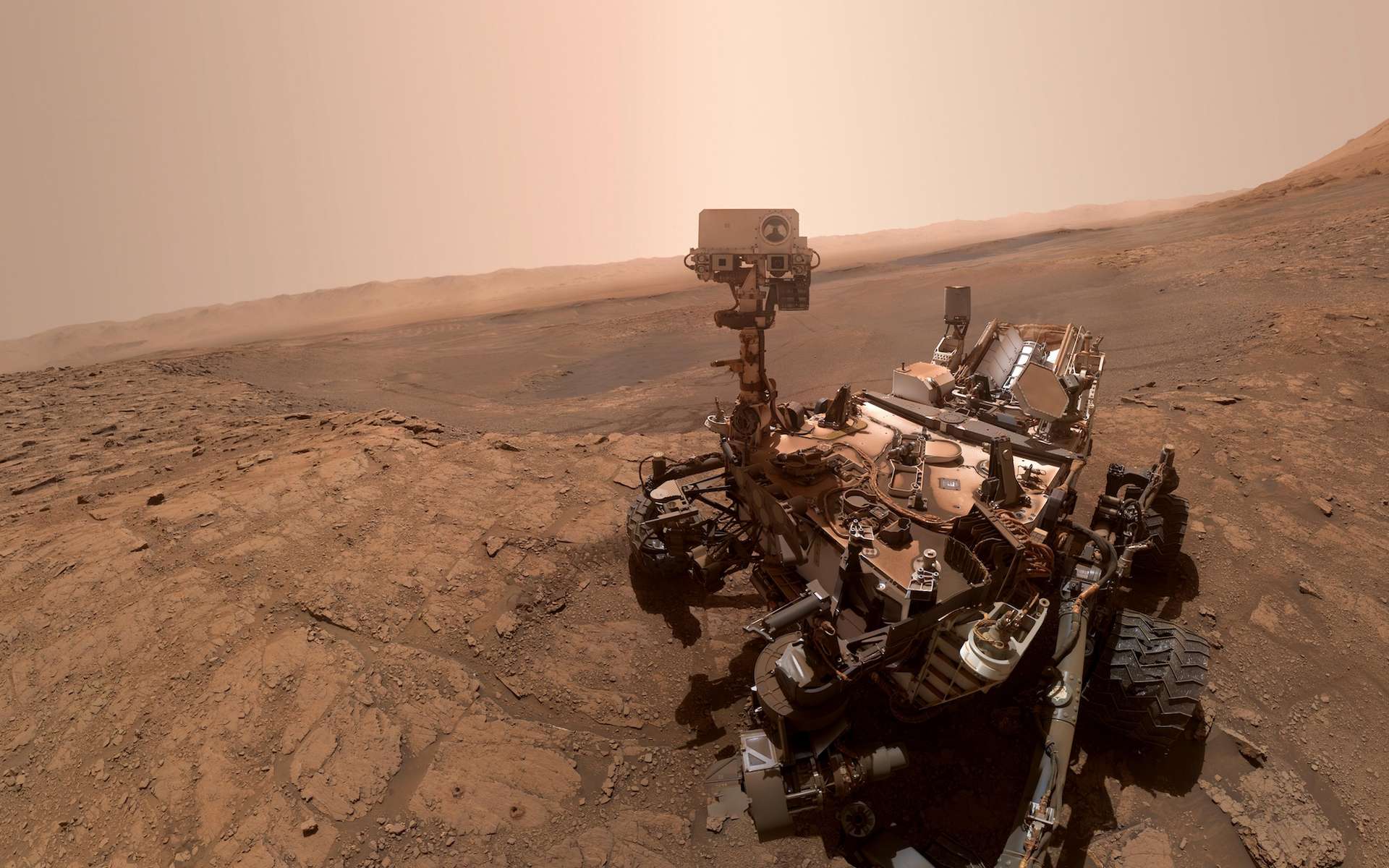 Le Rover Curiosity A Photographi Le Coucher De La Plus Grande Lune De Mars
