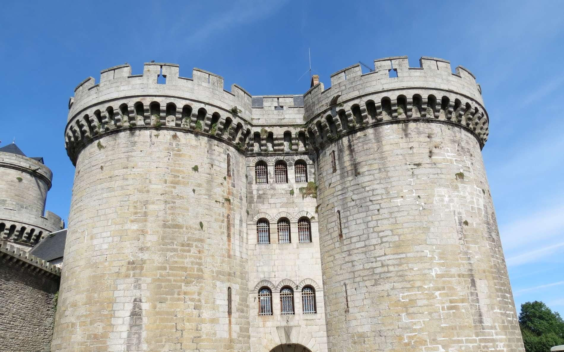 Alençon et son château et Camembert, un petit village | Dossier