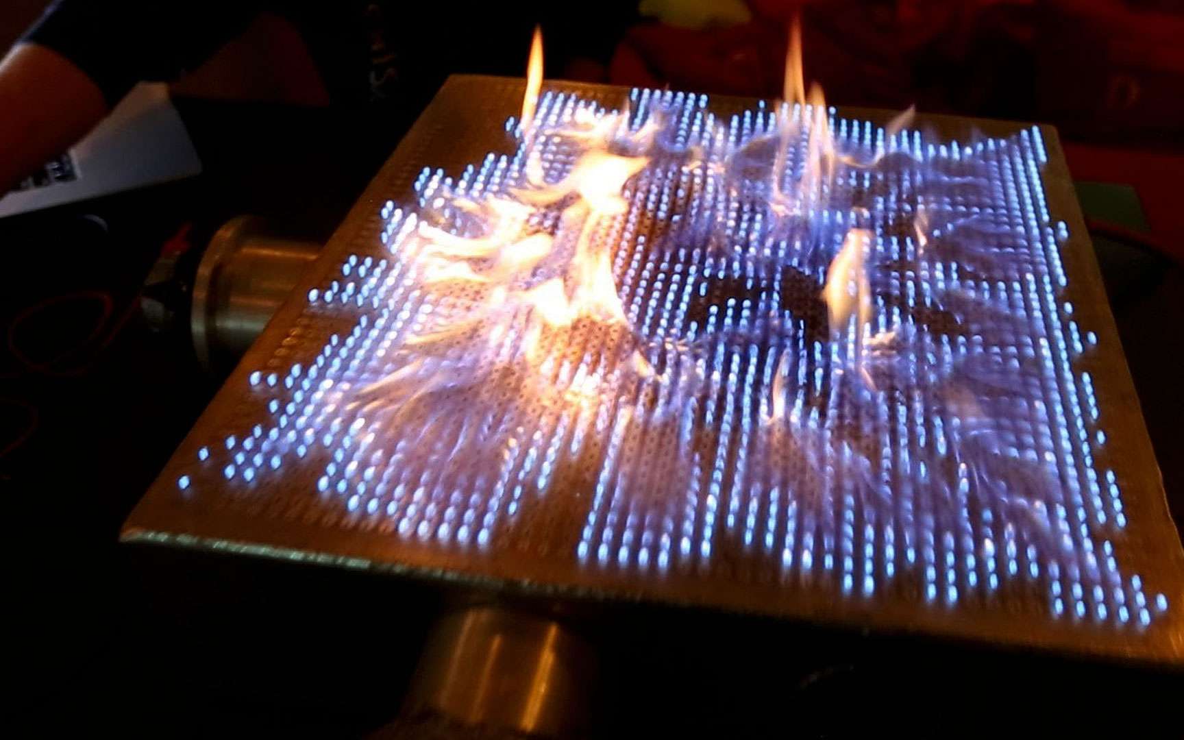 Contrôler du feu par du son grâce au Pyro Board