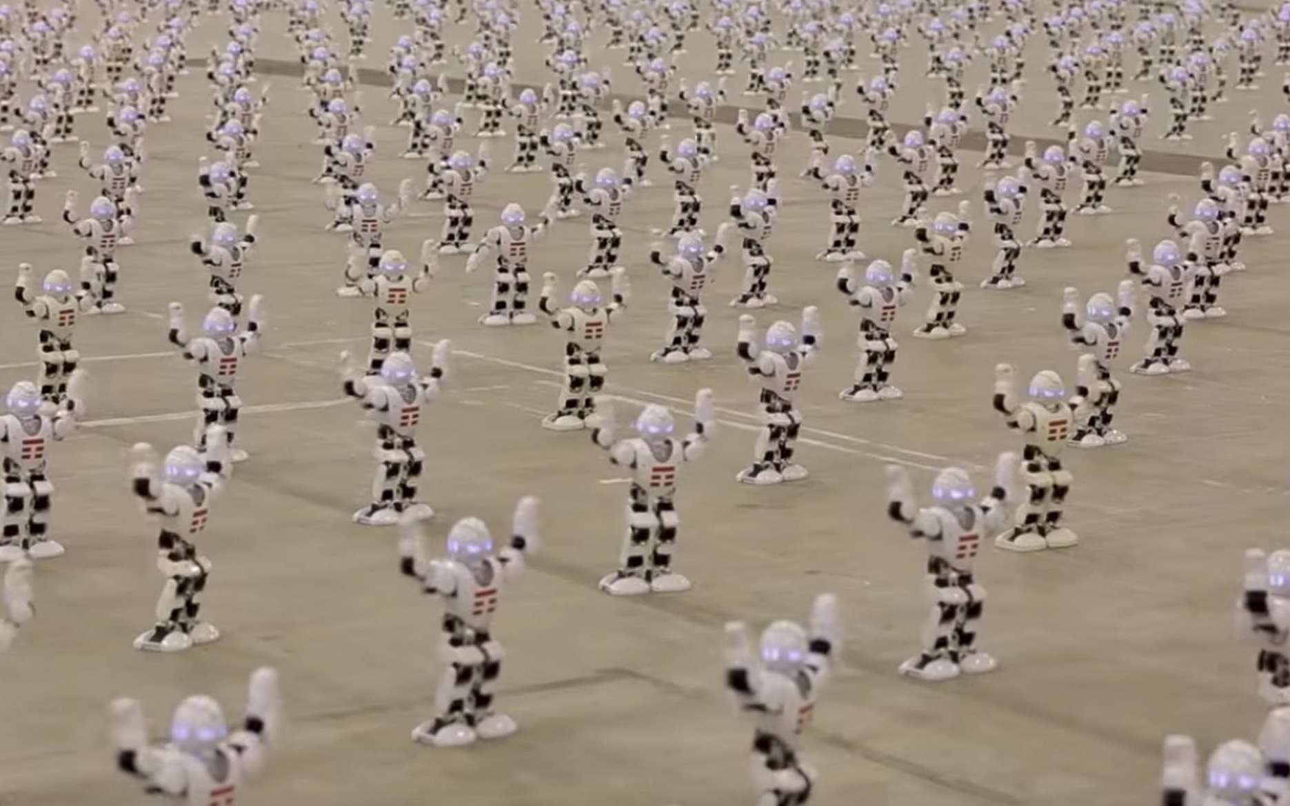 Drôle de Tech : la danse des clones, un robot acrobate et une plongée ...