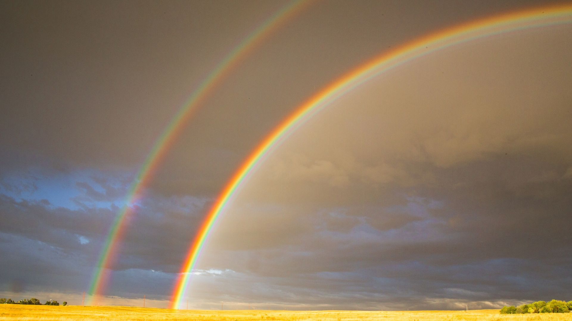 Phénomène météo extraordinaire : le double arc-en-ciel
