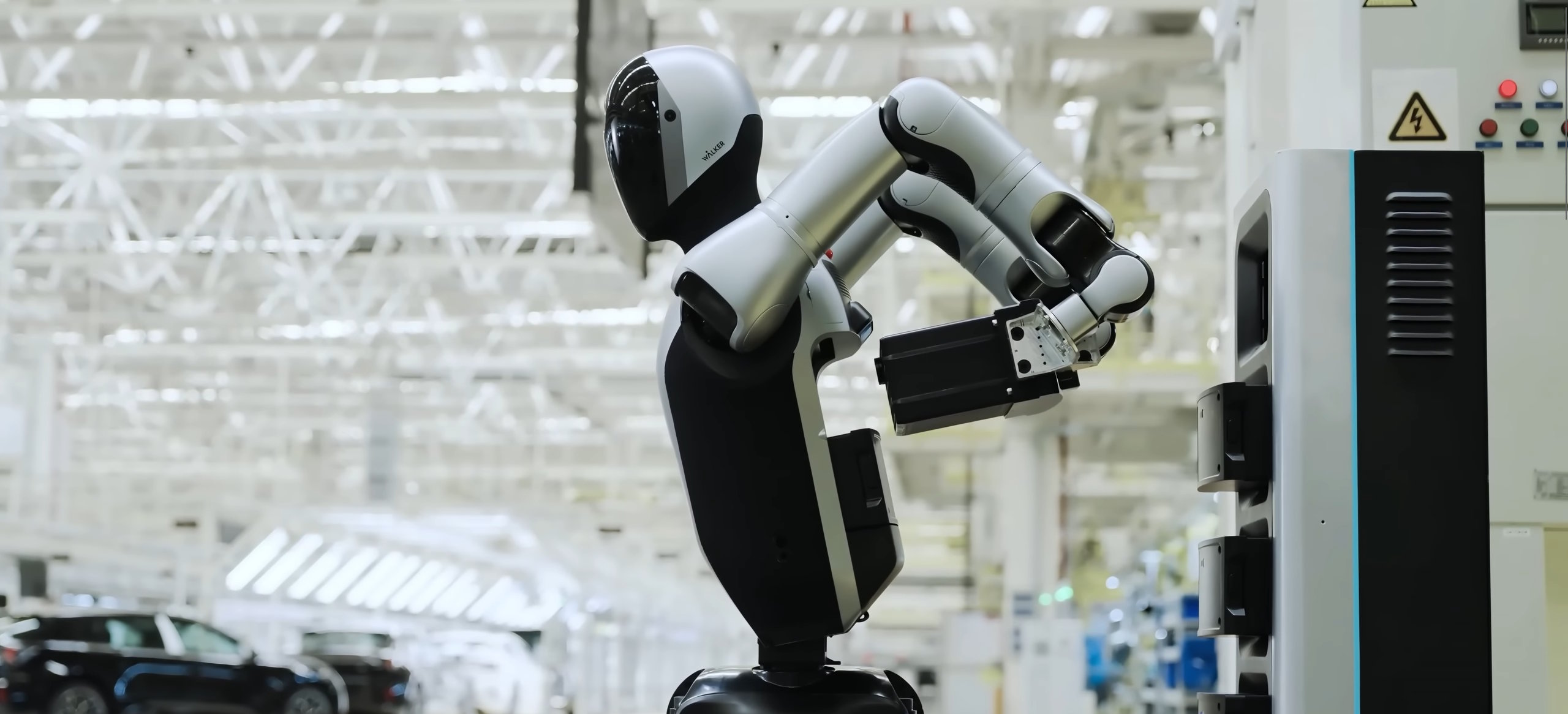 Ce robot travaille 24h/24 : regardez-le se contorsionner pour changer ...