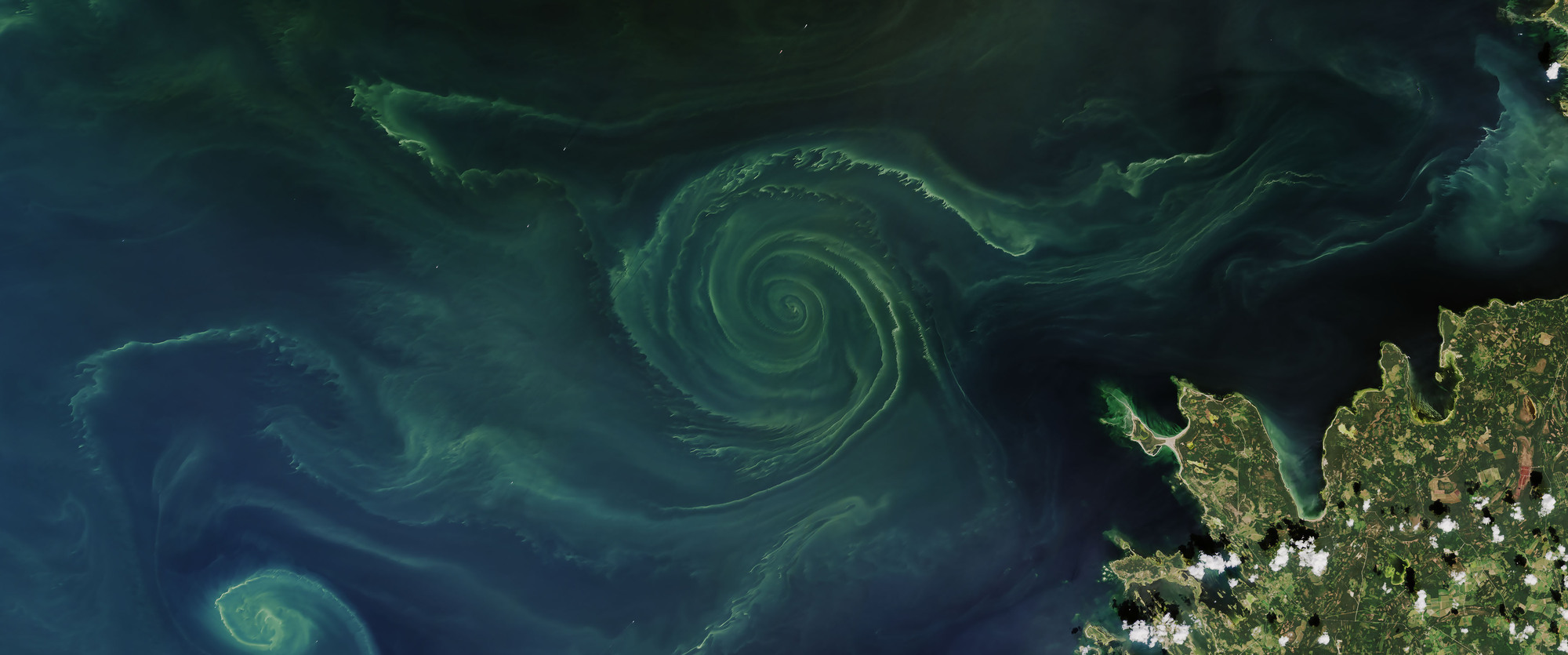 Vue du ciel : une étrange spirale géante au cœur de la mer Baltique