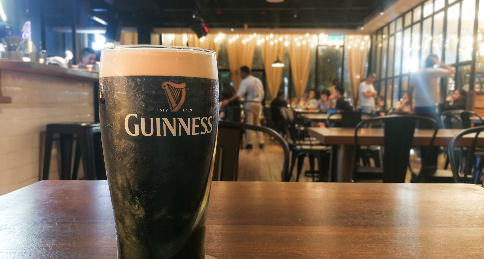 Guinness, bière culte et secrets cachés : rencontre avec Anaïs Lecoq ...