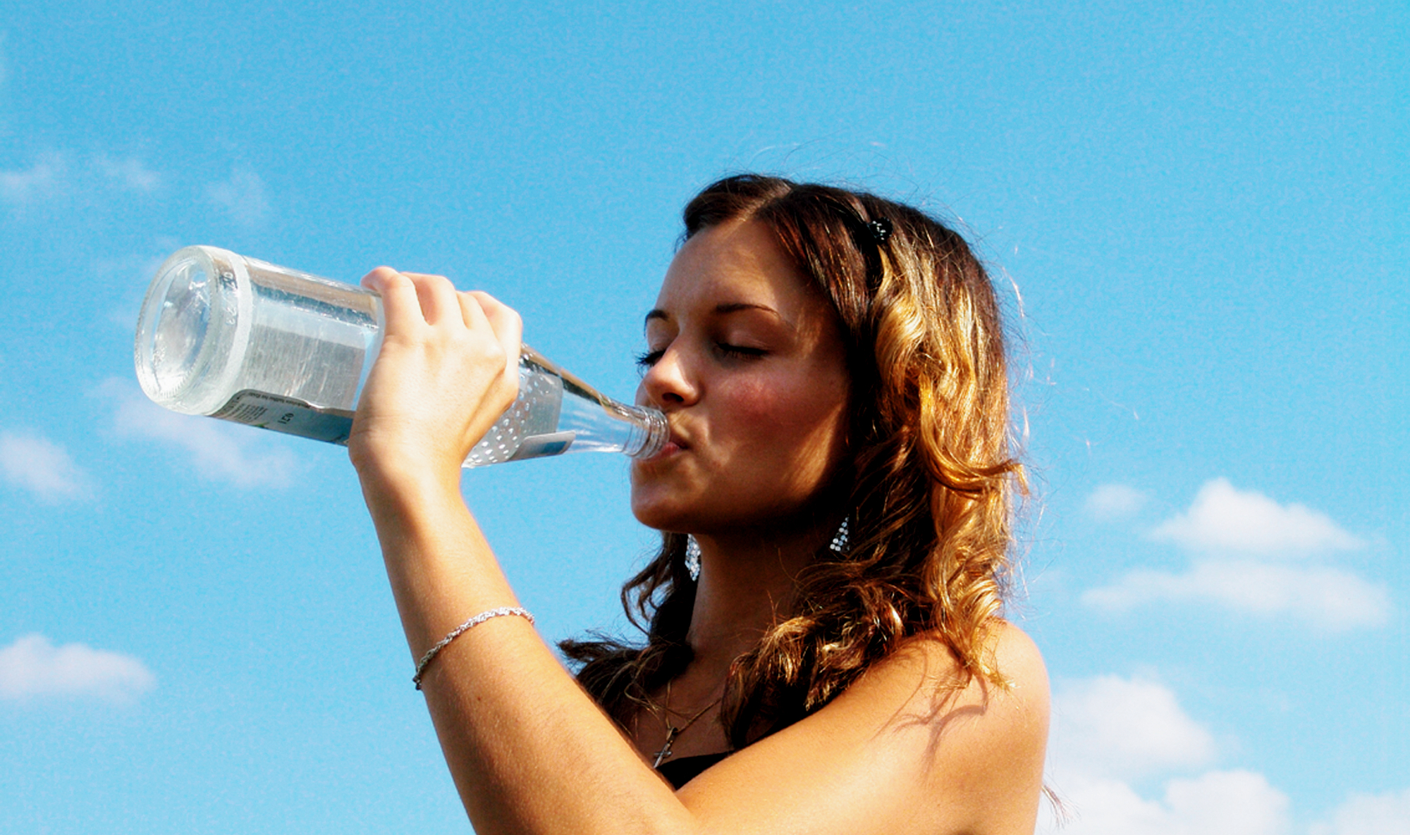 Ne pas boire assez d’eau : une mauvaise habitude bien plus dangereuse ...