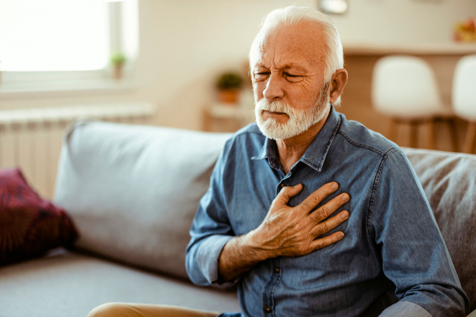 Votre corps vous alerte : 4 symptômes cachés révèlent un risque d ...