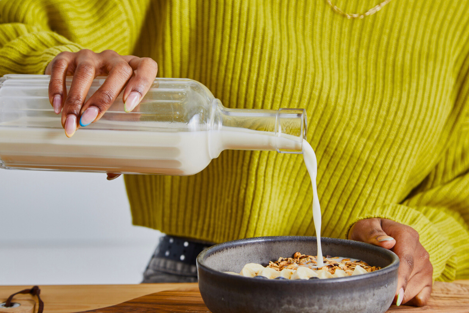 Lait d’avoine : bon ou mauvais pour la santé ? Les experts répondent