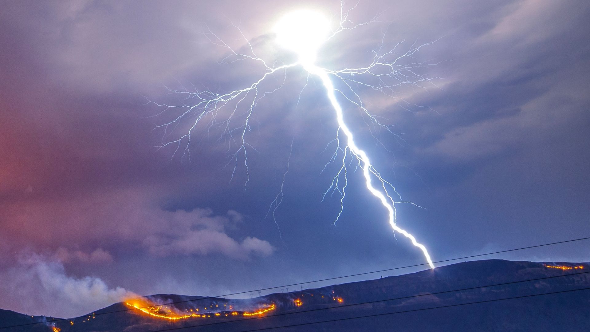 Phénomène météo extraordinaire : les éclairs superbolts